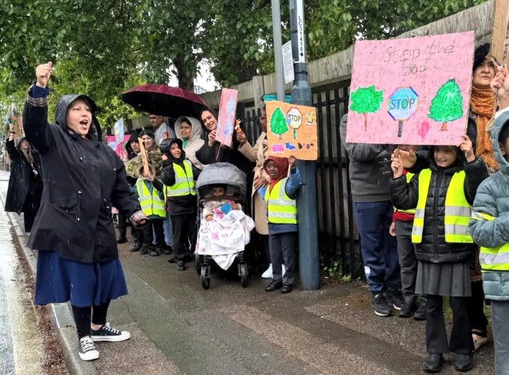 Pupils call on community to clean up their act in fly-tipping fightback ...